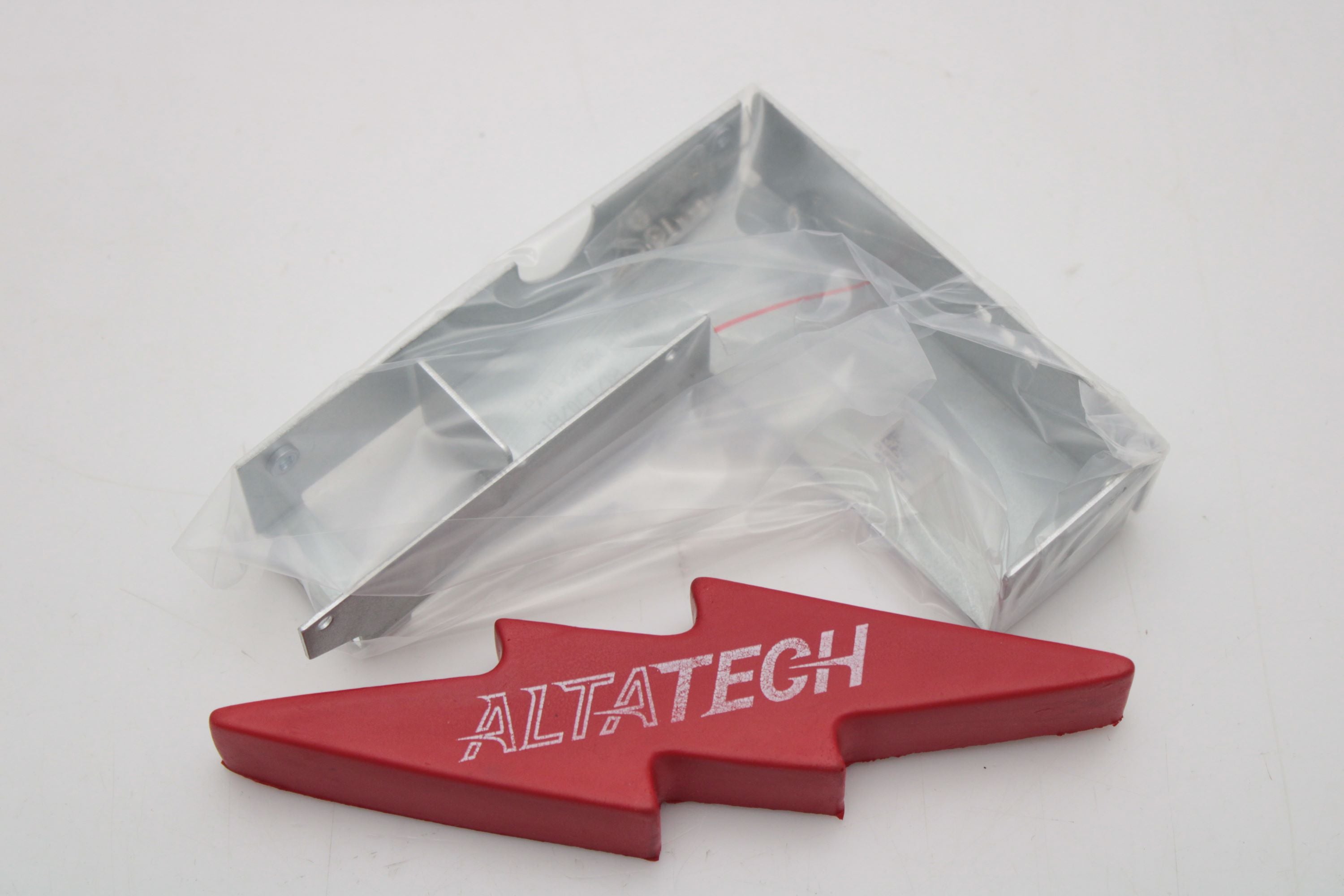 New Dell 9W8C4 2.5" to 3.5" SAS/SATA HDD Hybrid Adapter | Alta Technologies