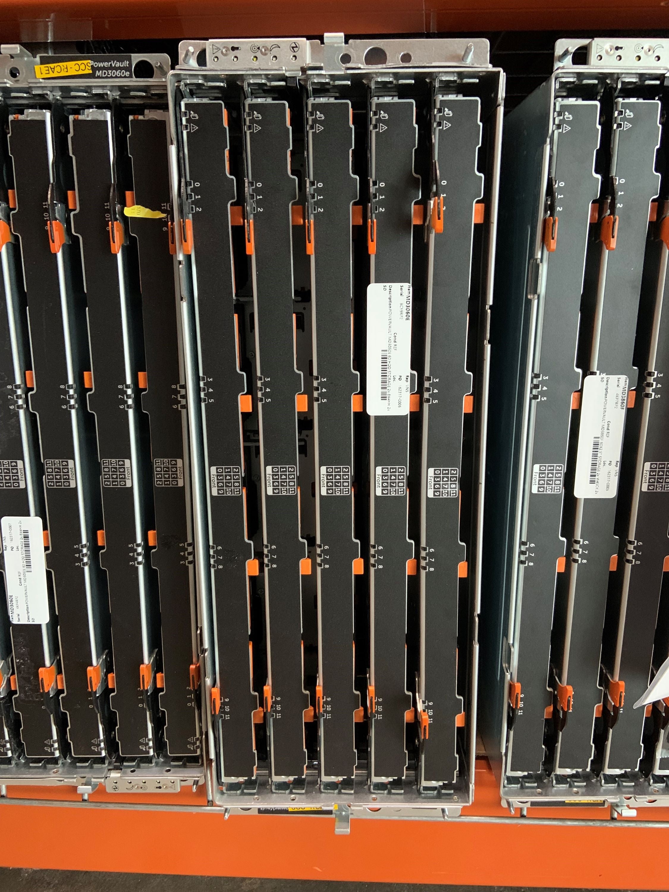 Dell MD3060E POWERVAULT MD3060E 60 HDD STORAGE